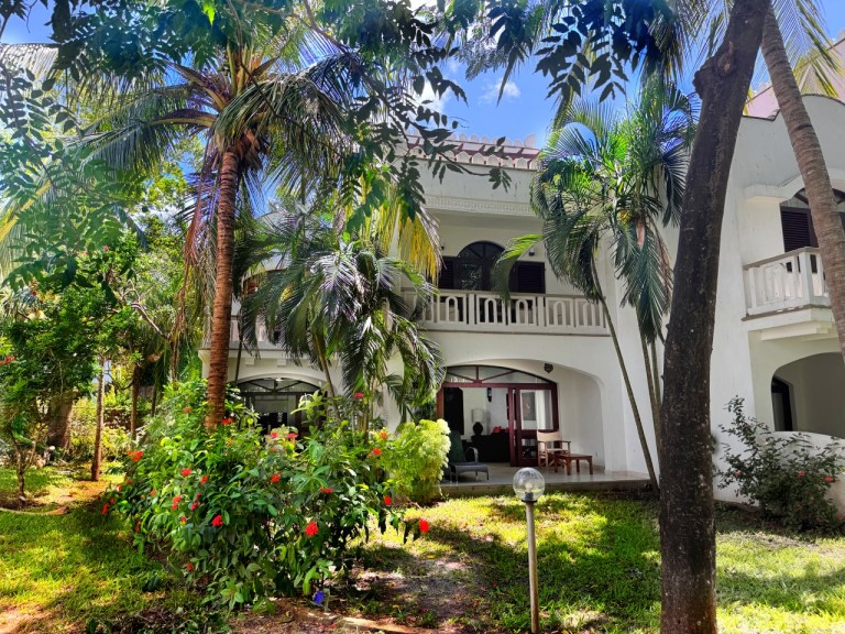 Diani Villa on beachfront resort, 3 bedrooms ensuite US$500,000 – Bush ...